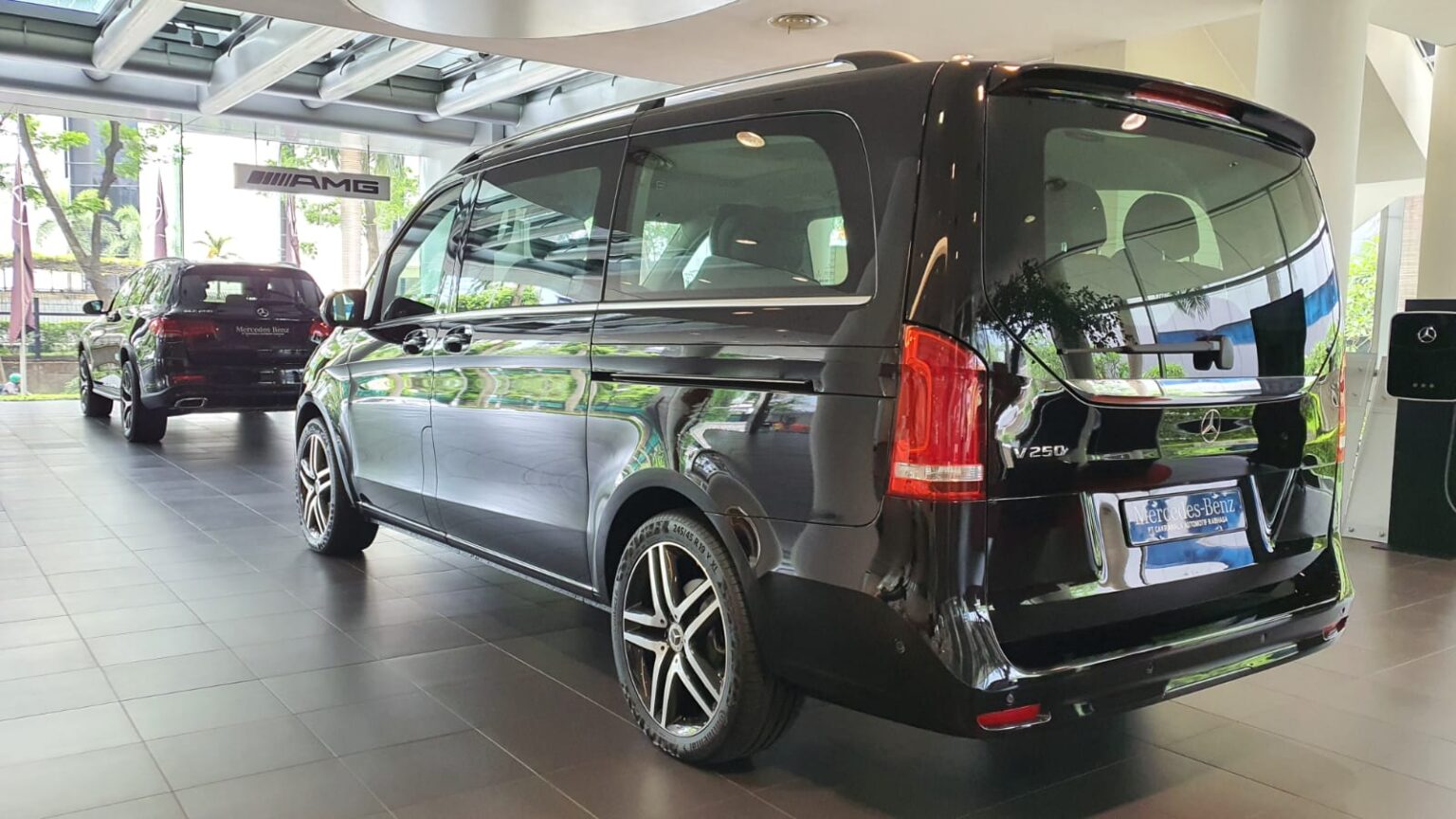 Mercedes V250 Class Lombardi Terbaru Indonesia